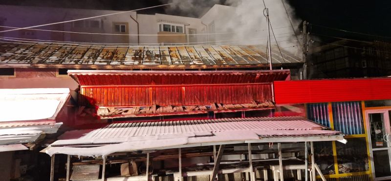Bacău. Incendiu la un complex de magazine din Comănești